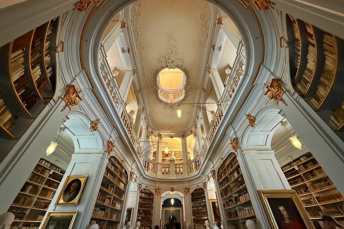 Die Herzogin Anna Amalia Bibliothek in Weimar | musermeku